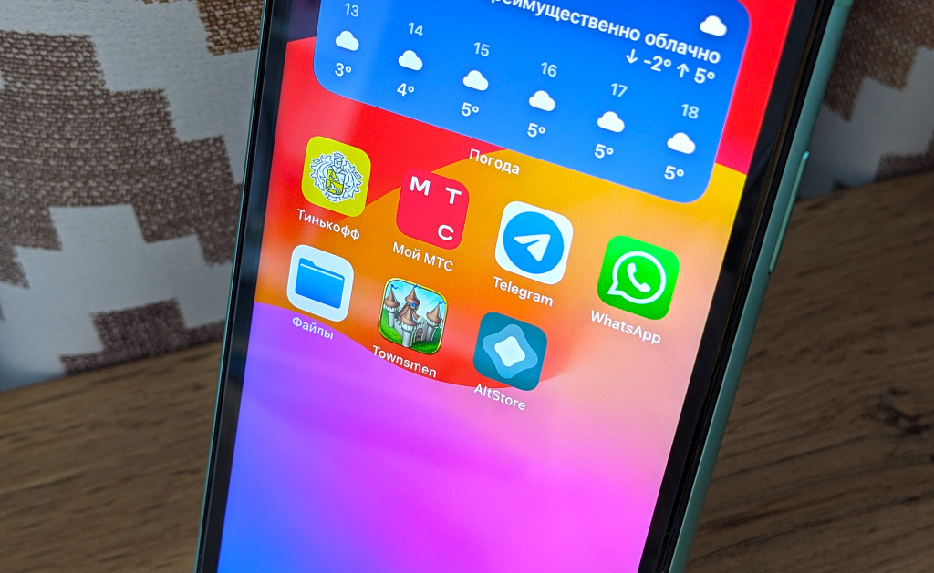 Что такое AltStore на iOS? Чем он полезен для россиян? Какие в нём ...